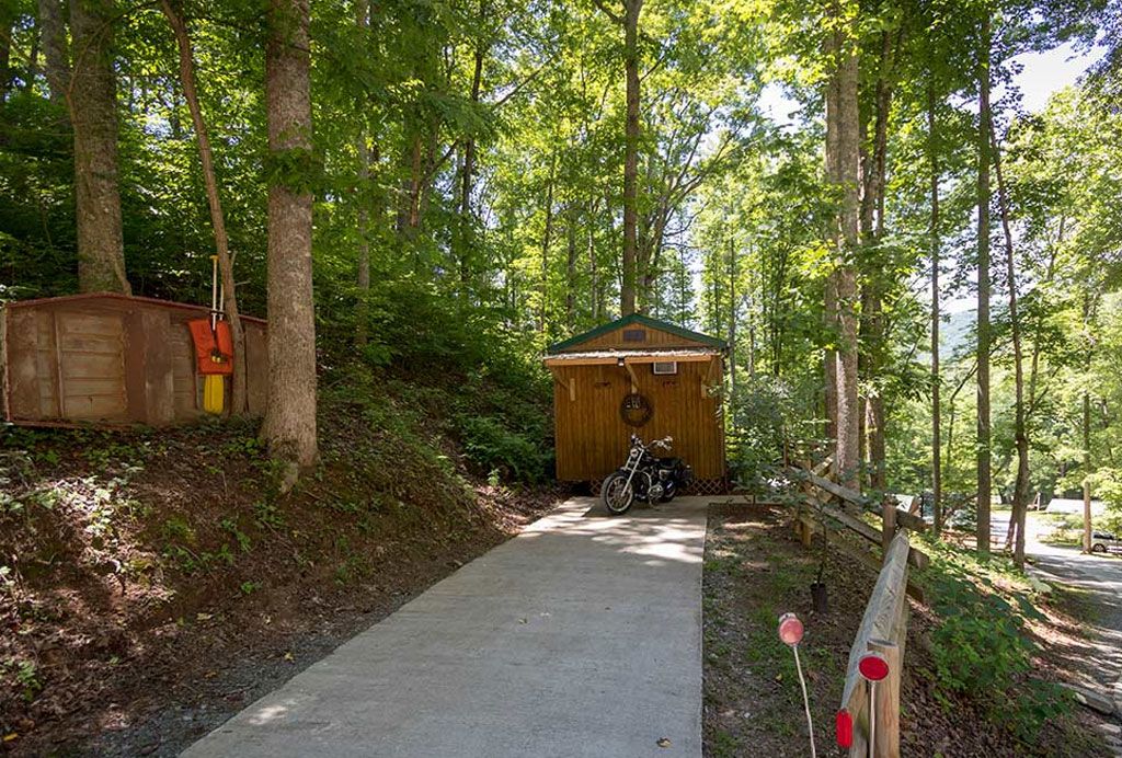 New Motorcycle Cabins - Simple Life Mountain Retreat and Campground